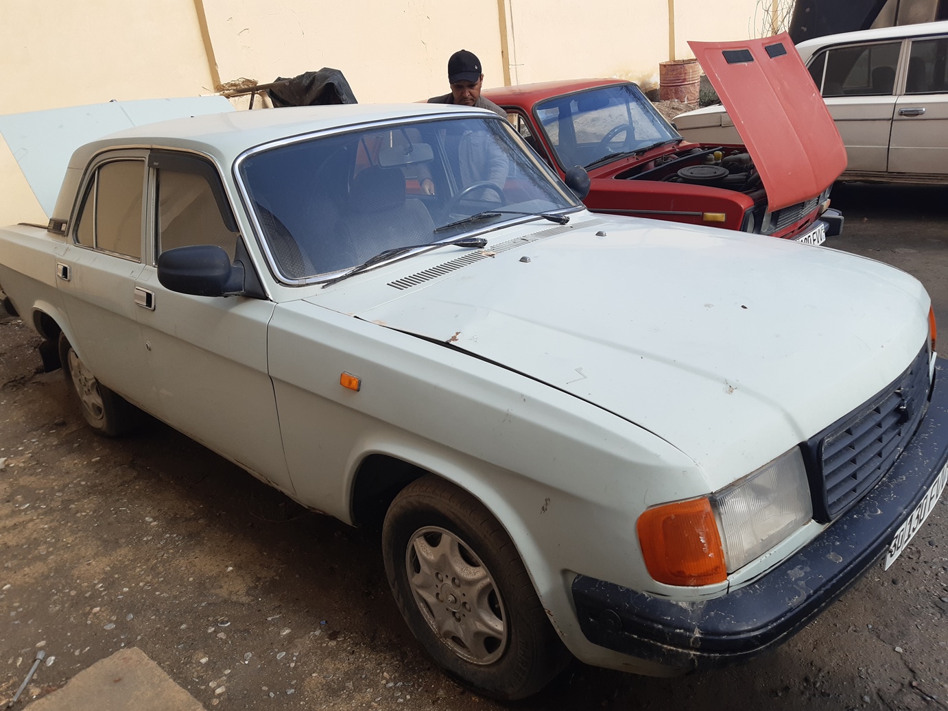 "GAZ 31029" русумли автотранспорт воситаси, давлат рақами 30 130 FVV.